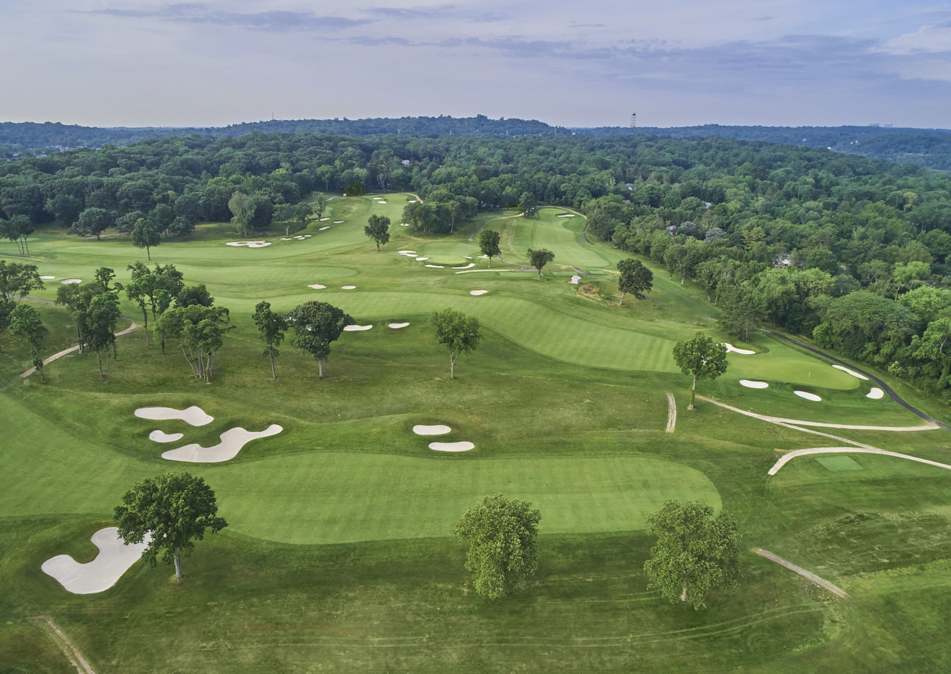 Tee Off at Roslyn Harbor's Premier Golf Course | Engineers Country Club